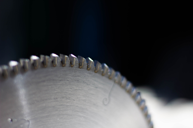 Key Benefits of Carbide-Tip Saw Blades | Farris Belt & Saw Company
