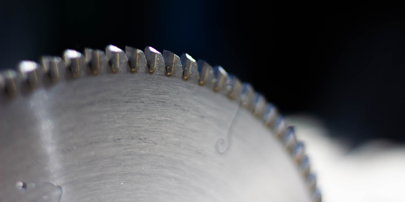 Key Benefits of Carbide-Tip Saw Blades | Farris Belt & Saw Company